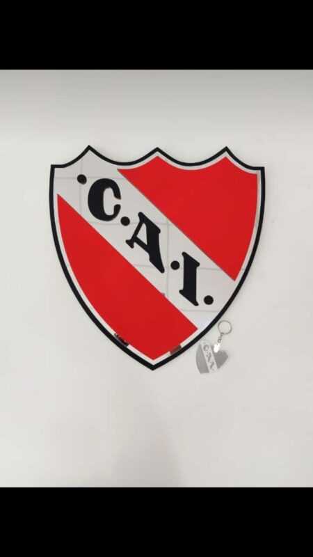 Escudo Independiente Platinum + Llavero (Edici?n Limitada) – Cuadro Envíos